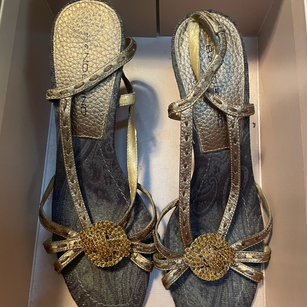 Bandolino Vintage Bronze Kitten Heels Gem
